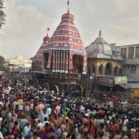 சிதம்பரம் நடராஜர் கோயில் தேரோட்டம் மழையிலும் பக்தி பரவசத்துடன் வடம் பிடித்த பக்தர்கள் Chariot