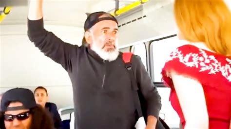 Старик Случайно Трогает За Попу Женщины Youtube