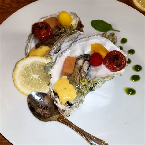 Swojska Kuchnia Europejska Устрицы с яблоками карри и устричным майонезом Ostrygi Z Curry