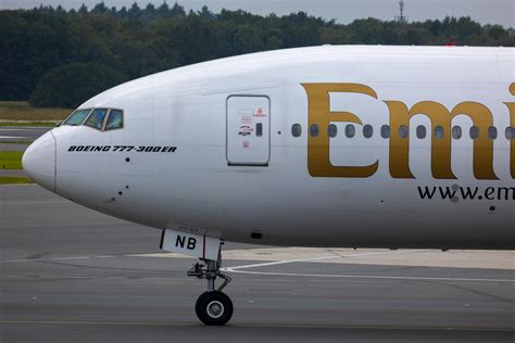 고도 공기 역학 교통체계 날개 날으는 대형 항공기 동체 런웨이 맑은 하늘 보잉 비행 비행공학 비행기 비행기 여행 비행기 정면도 상업 비행 상업