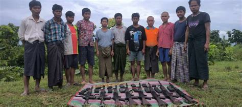 ချင်းပြည်နယ်တွင် စစ်ကြောင်း ထိုးနေသည့် စစ်တပ်မှ စစ်မှုထမ်း တပ်သားသစ် ၁၁ ဦး သေနတ် ၈ လက်နှင့်ခဲယမ