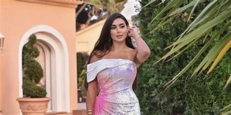 ياسمين صبري تكشف سرا عن مجوهراتها في مهرجان كان