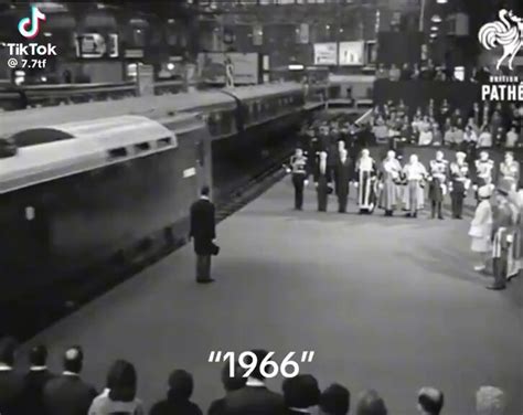 خبرني فيديو نادر لاستقبال الملك الحسين بن طلال رحمه الله من قبل