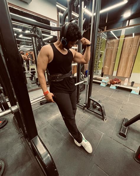 Suraj Chaudhary Fitwithsuraj20 • Instagram Photos And Videos