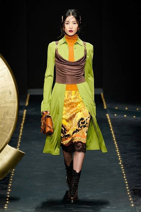 Défilé Versace Prêt à Porter Automne Hiver 2019 2020 Milan Elle