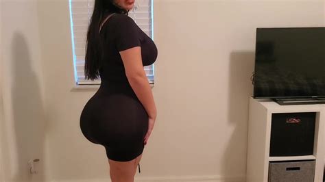 Curvy Instagram Model Baise La Grosse Bite Dune Célébrité Dans Un