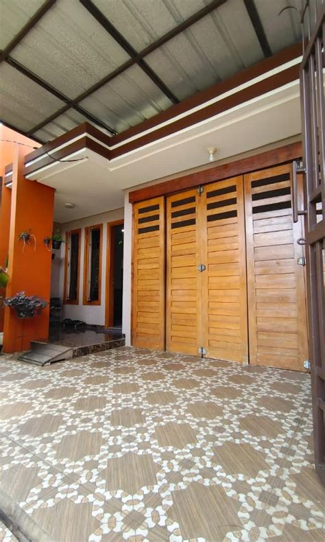 Rumah Kokoh Bata Merah 3 Kamar Dengan Ceiling Tinggi Dalam Perumahan Di