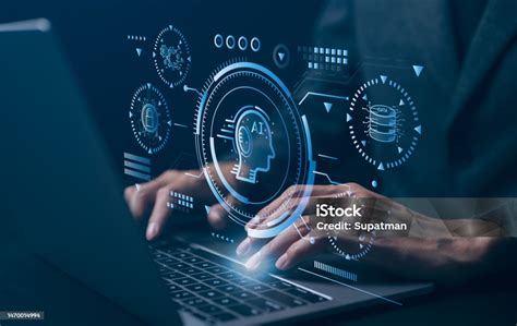 Ai 또는 인공 지능 기술을 사용한 채팅 봇 채팅 지능형 인공 지능과 채팅하는 노트북 컴퓨터를 사용하는 사업가 미래기술 챗봇 자동화 스마트 Ai 로봇에 대한 스톡 사진 및