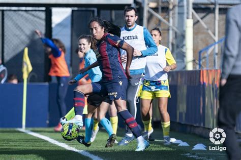 Mayra Ramírez Fue Víctima De Insultos Racistas En El Partido De La Copa De La Reina En España