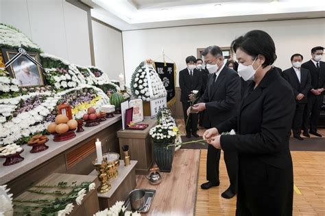 문 대통령 故 이한열 열사 모친 배은심 여사 빈소 조문 한국경제