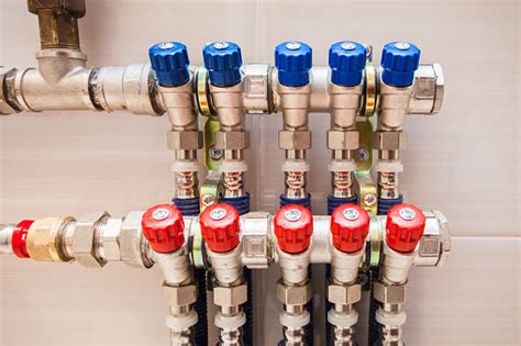 밸브 스테인리스 볼 밸브 물 감지기 및 중앙 난방 시스템 및 혁신 개장 및 건설 기간 동안 아파트에서 보일 러 룸 장비에 수 관의 플라스틱 파이프를 구리 가정의 방에 대한