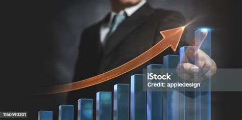 사업가 가리키는 화살표 그래프 및 차트 기업 성장 계획 또는 비즈니스 개발 성공 성장 개념 가리키기에 대한 스톡 사진 및 기타 이미지 Istock