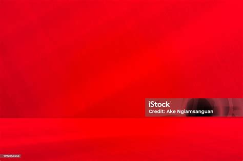 빈 스튜디오 내부 배경과 배경 스탠드 제품 디스플레이 텍스트 삽입을 위한 빈 텍스트 배경에 그림자와 빨간색 나뭇잎 0명에 대한 스톡 사진 및 기타 이미지 Istock