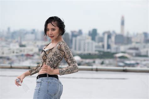 Sexy Asian Girl Dancing