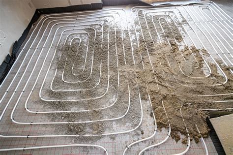 건설 중인 주거용 건물의 바닥 난방 시스템 위에 모래 및 시멘트 바닥 스크 리드 0명에 대한 스톡 사진 및 기타 이미지 0명 가리기 가정 생활 Istock