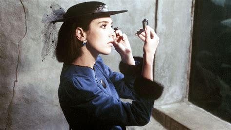 ans après Pull Marine Isabelle Adjani sort un nouvel album Vogue France