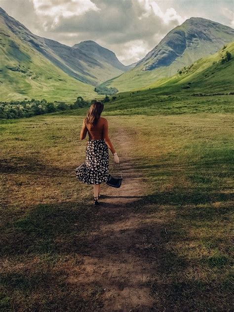 Девушка в горах Лес фотография Фотография на природе Туристическая