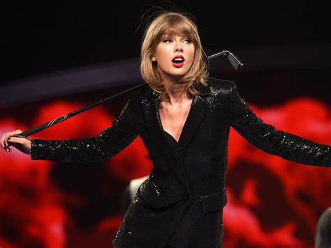 Mac Lipstick Ruby Woo Taylor Swifts Fav Red Lippie