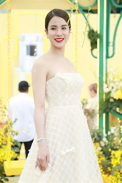 Kaity Nguyễn Kín đáo Lọt Thỏm Giữa Angela Phương Trinh Và Diệp Lâm Anh