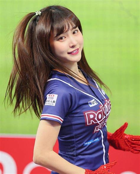 樂天女孩紅雨濕身表演獲激讚專業 爆來港最想同宇宙天團合作（有片！）