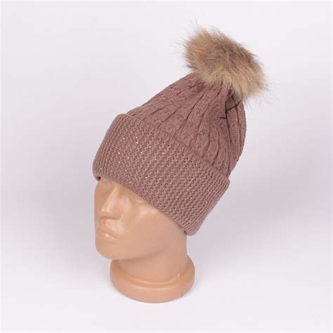 Тъмнобежова плетена шапка с камъчета и пухче