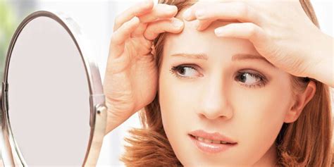 جوش‌های سرسیاه صورت را چگونه از بین ببریم؟ راهکارهای ساده و خانگی برای از بین بردن جوش سرسیاه