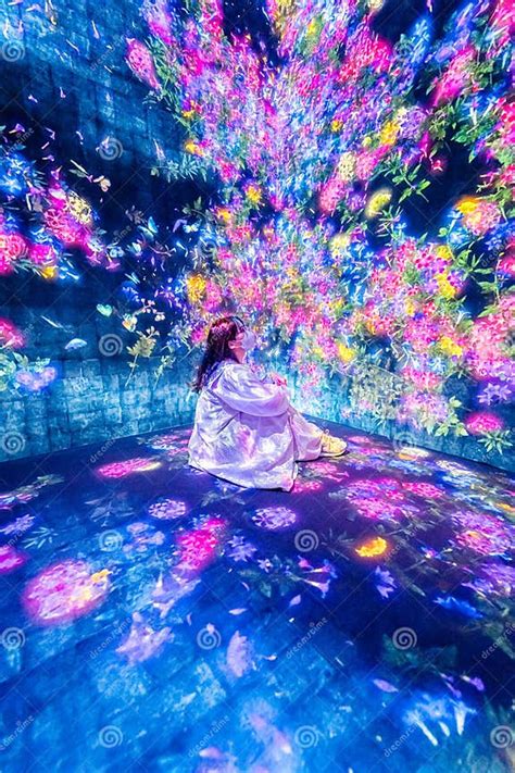 Teamlab Borderless Tokyo Japan Editorial Image Image Of Curtain Crowd 317107170