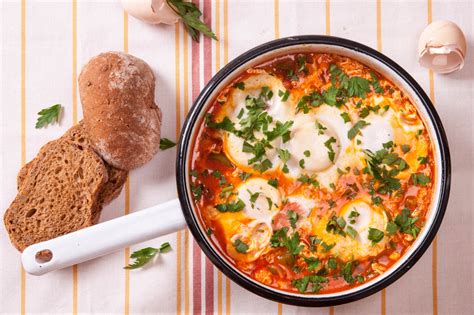 Рецепта за шакшука Лесна рецепта за яйца в доматен сос