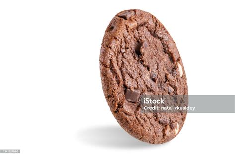 흰색 고립 된 배경에 초콜릿 슬라이스와 다크 초콜릿 브라우니 쿠키 0명에 대한 스톡 사진 및 기타 이미지 0명 가을 갈색 Istock