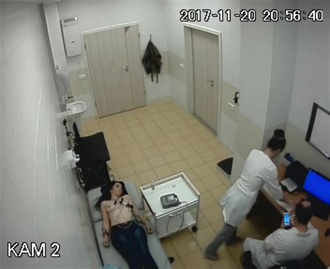 Female in ECG Part ThisVid 日本語で