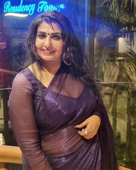 Mallu Serial Actress Maya Viswanath Spicy Cleavage And Navel Exposed In Transparent Saree