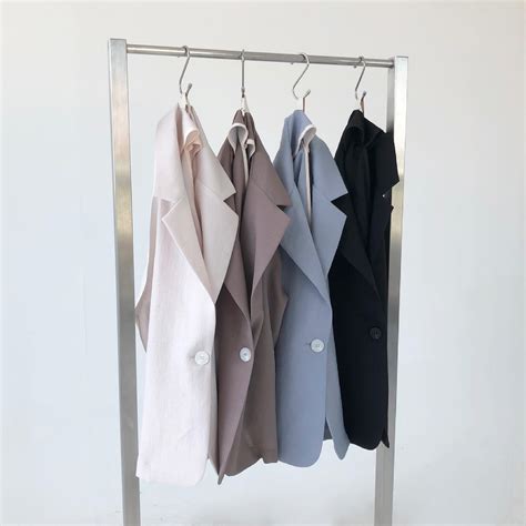 육육걸즈 여름 내내 입기 좋은 폴리 원단의 반팔 Jk🖤 테일러드 카라 디자인으로 단정하고 트렌디하고