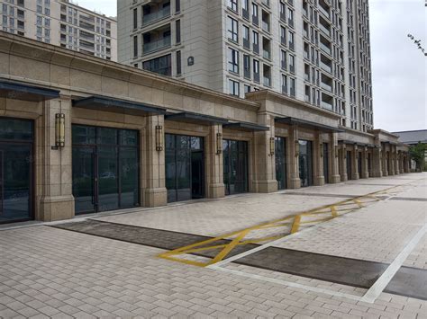 【21图】大型社区10米门宽十字路口店铺招租汽车美容电瓶车销售维修店铺杭州钱塘河庄云上澜苑商业商铺租售生意转让出租 杭州58同城