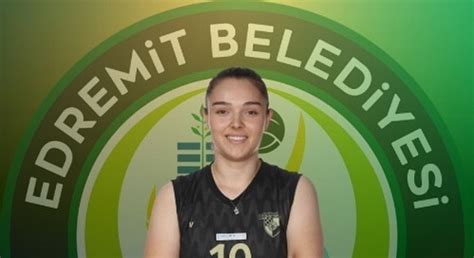 Selcan Partal Edremit Belediyesi Alt Nolukta Voleybolun Renkli D Nyas