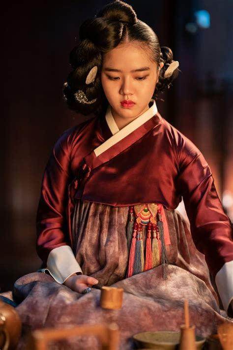 한산 김향기 아역 시절 잊게 하는 기생의 눈빛