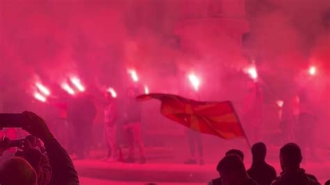 Членовите и симпатизерите на ВМРО ДПМНЕ славеа до доцна во ноќта Youtube