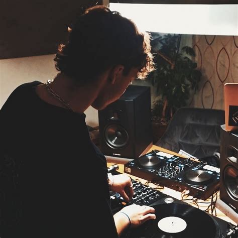 Felix Singer Youtube