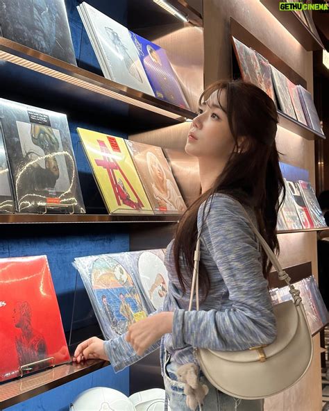 Shin Ji Yeon Instagram 앞머리 자르고 염색하고 귀여운거 사러다니는 내 일상🍒 Gethu Cinema
