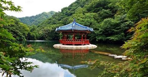 호수 위에 뜬 정자 내장산 우화정