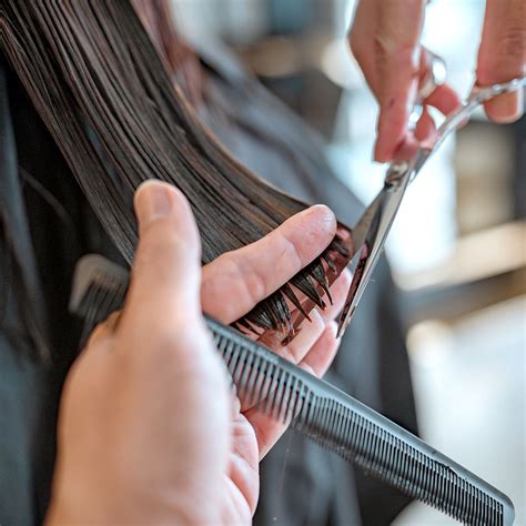 3 Medium Length Hairstyles Older Women Should Never Wear According To