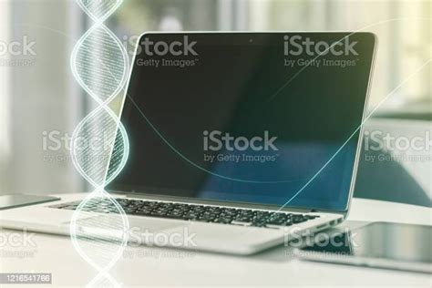 노트북 배경에 창조적 인 Dna 홀로그램의 이중 노출 생명공학 및 Dna 연구 개념 Dna에 대한 스톡 사진 및 기타 이미지 Dna 다중 노출 디지털 합성 Istock