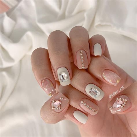 Neil에 있는 Mayumi Yamashiro님의 핀 반짝이는 네일 예쁜 네일 아트 세련된 네일