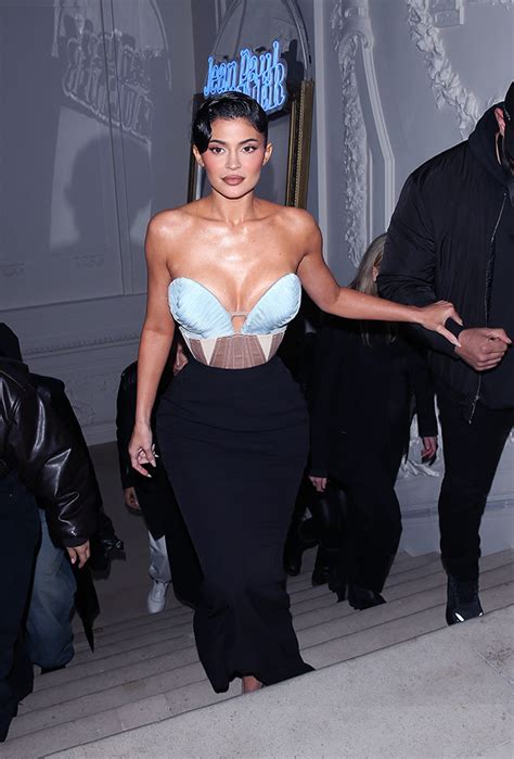 Kylie Jenners Plunging Corset Dress At Paris Fashion Week Photos