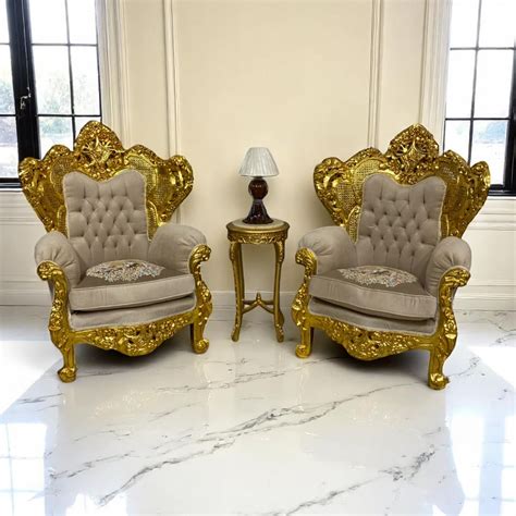 Par De Poltronas Clássicas Bege Com Dourado 125x95x65 Cm Elegância E