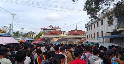 မူဆယ်တွင် မြန်မာ တရုတ် နယ်စပ်ဖြတ်ကျော်ခွင့် စာအုပ်နှင့် ကတ်ထုတ်ပေးမှု ရပ်ဆိုင်းနိုင်