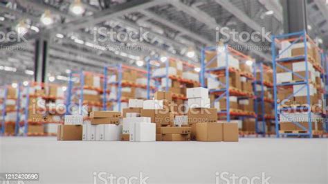 창고 물류 센터의 중간에 골판지 상자 거대한 현대 창고 선반에 골판지 상자로 가득 찬 창고 상자는 팔레트에 서있다 교통 시스템 3d 일러스트레이션 0명에 대한 스톡 사진 및