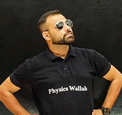 Manish Raj Mr Sir Physics Wallah Biography Age Salary Wife Net