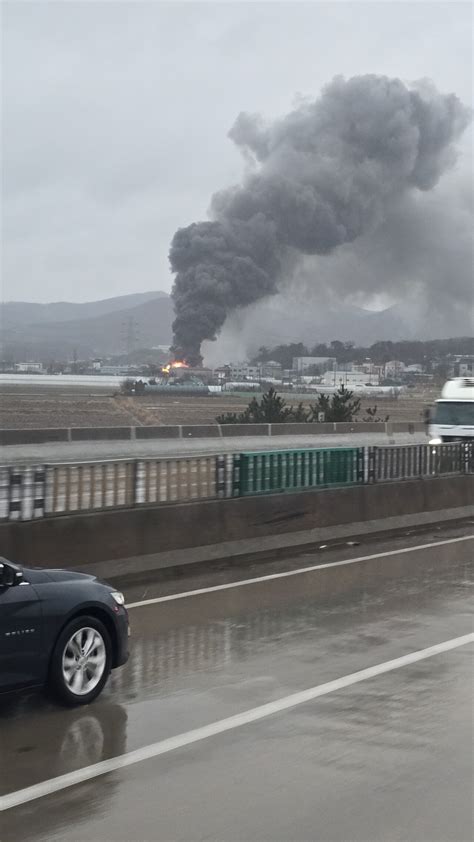 실시간 고속도로근처 불났다  유머움짤이슈 에펨코리아