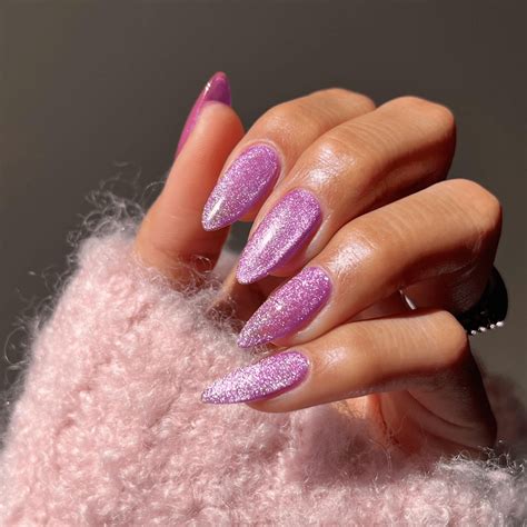 These 19 Velvet Nail Ideas For February Are Very Winter Coded