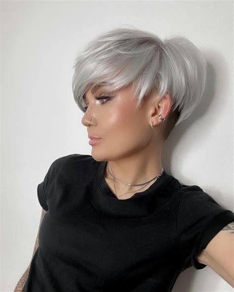 10 Pixie Haircuts With A Side Part That Will Complement Your Style